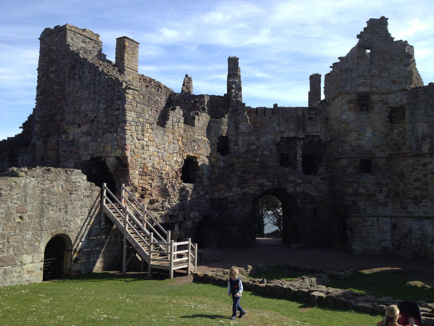 Dirleton - 6 - Dirleton Castle - Locations - Film Edinburgh